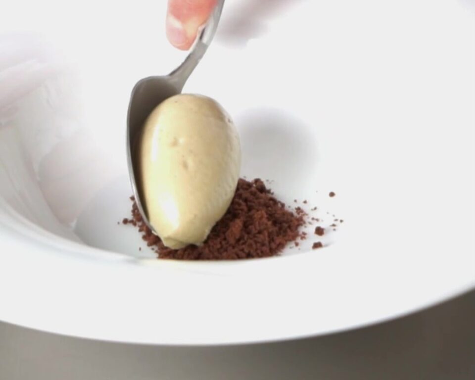 Tutorial: how to make the perfect quenelle